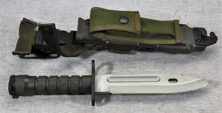 AUSTRALIAN M9 Steyr AUG/F88 Bayonet by BUCK – Smith And Sons