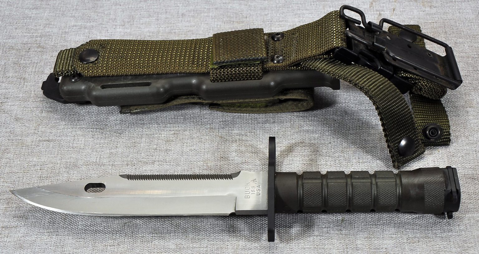 AUSTRALIAN M9 Steyr AUG/F88 Bayonet by BUCK – Smith And Sons
